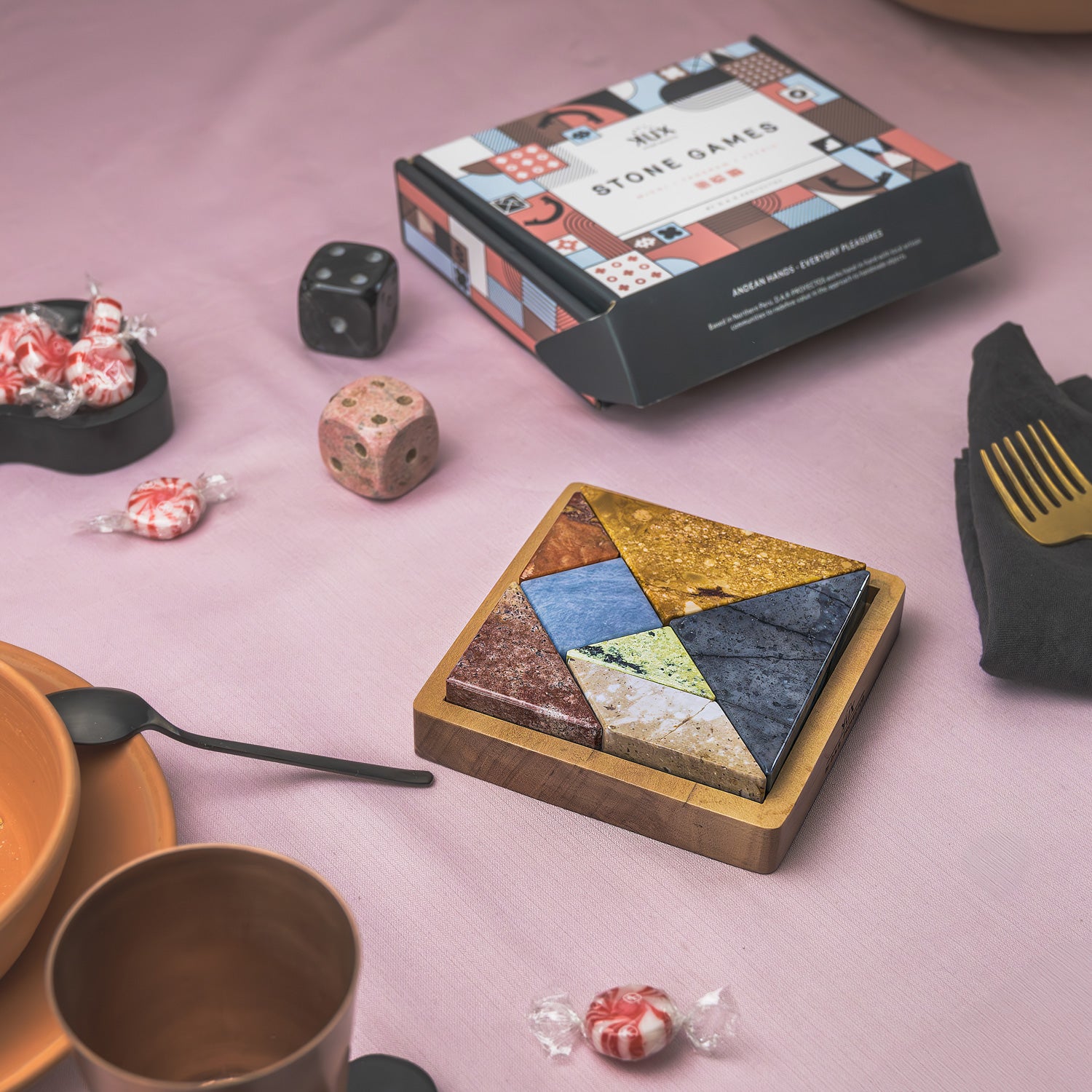 Tangram Gemstone Puzzle – DAR Proyectos